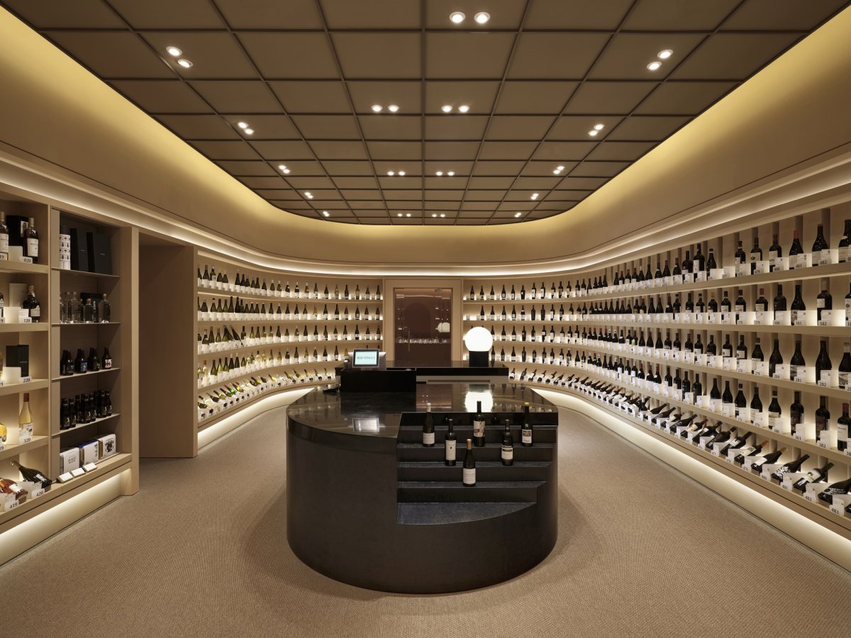 YINJISPACE - 134 x Red Tongue Boutique Store